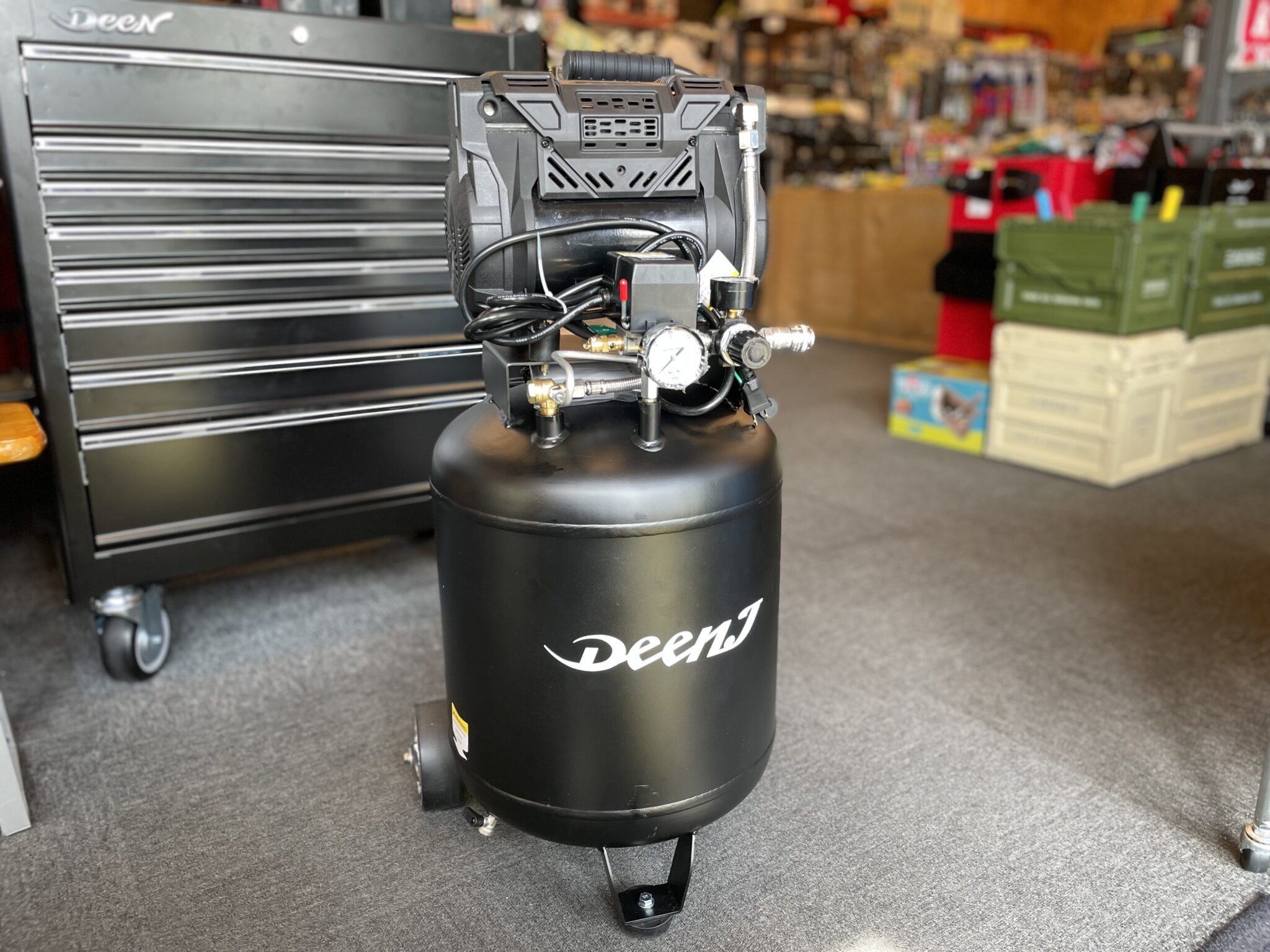 DEEN.Jから縦型コンプレッサー新発売！ - ★工具屋てっちゃんの工具ブログ！